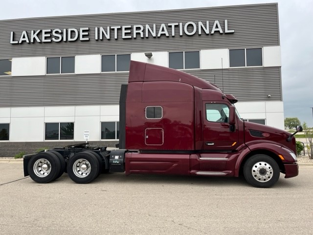 2017 PETERBILT 579 - Lakeside International Trucks