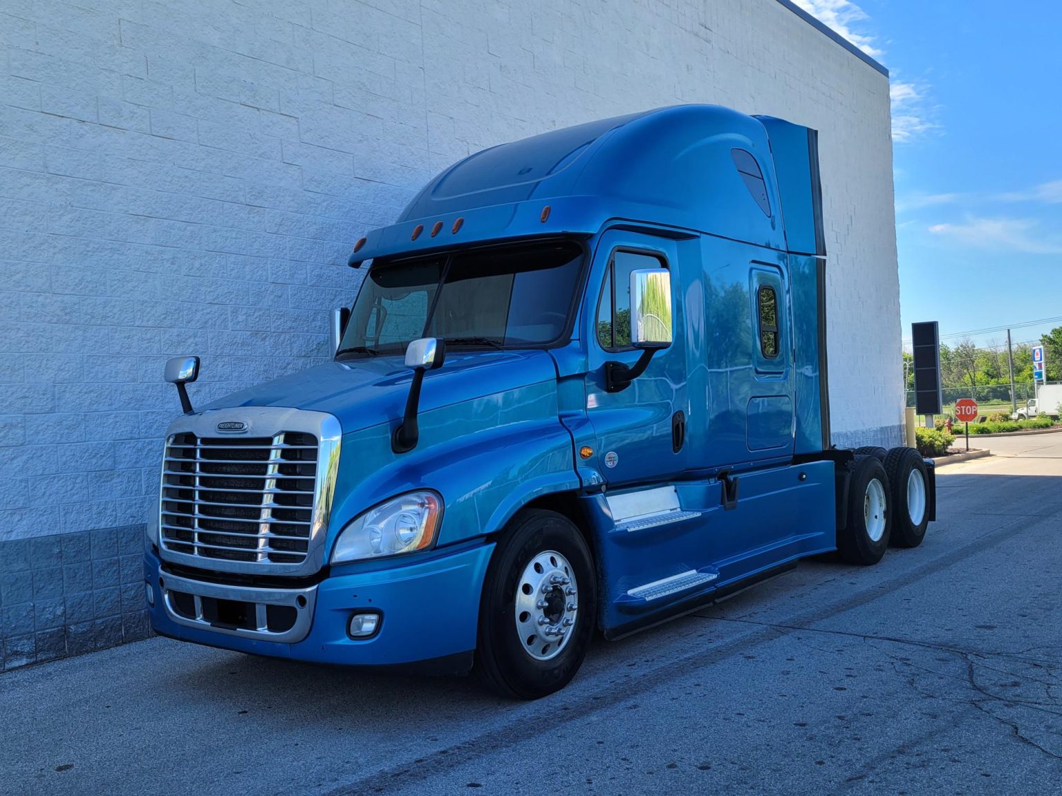 2017 FREIGHTLINER CASCADIA - Lakeside International Trucks