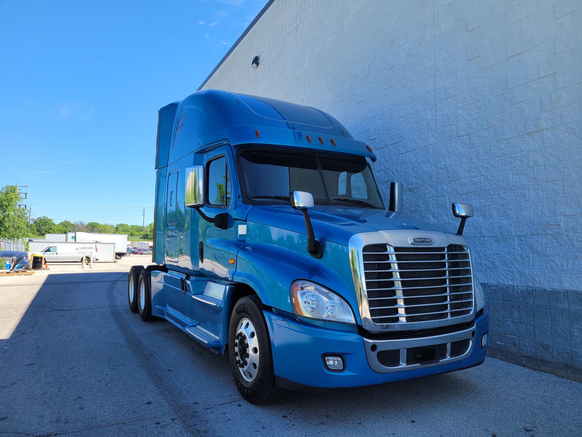 2004 FREIGHTLINER M2106 - Lakeside International Trucks