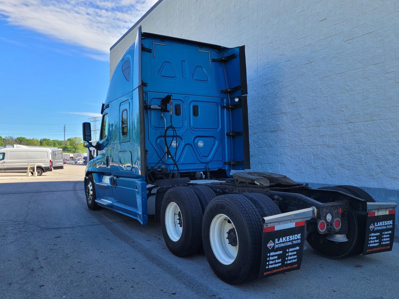 2017 FREIGHTLINER CASCADIA - Lakeside International Trucks