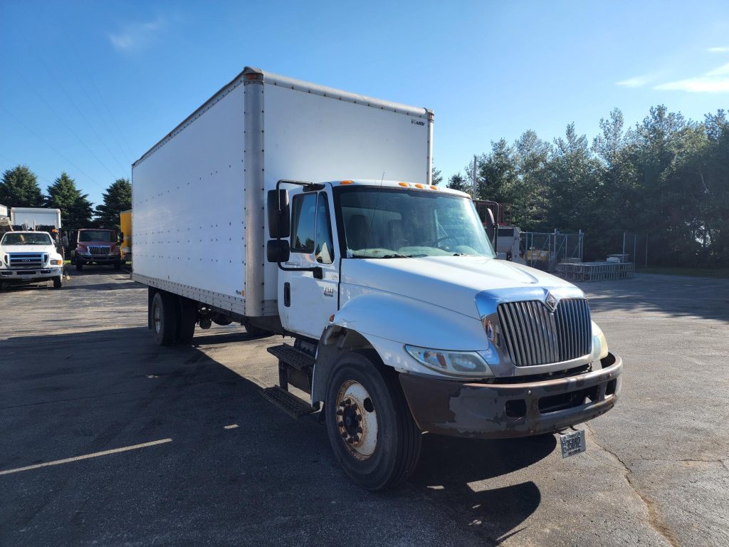 2003 INTERNATIONAL 4400 - Lakeside International Trucks