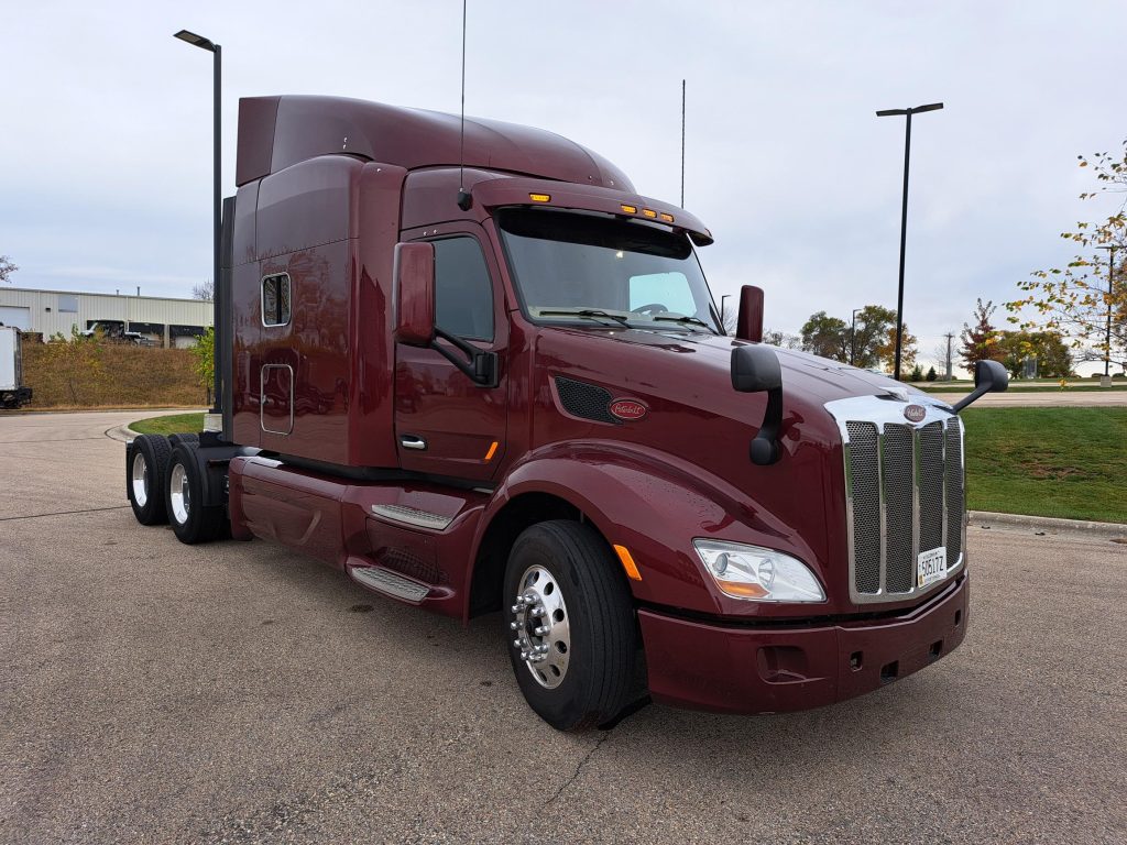 2017 Peterbilt 579 - Lakeside International Trucks
