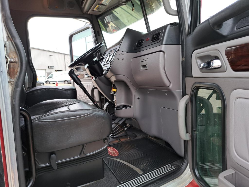 2018 PETERBILT 389 - Lakeside International Trucks
