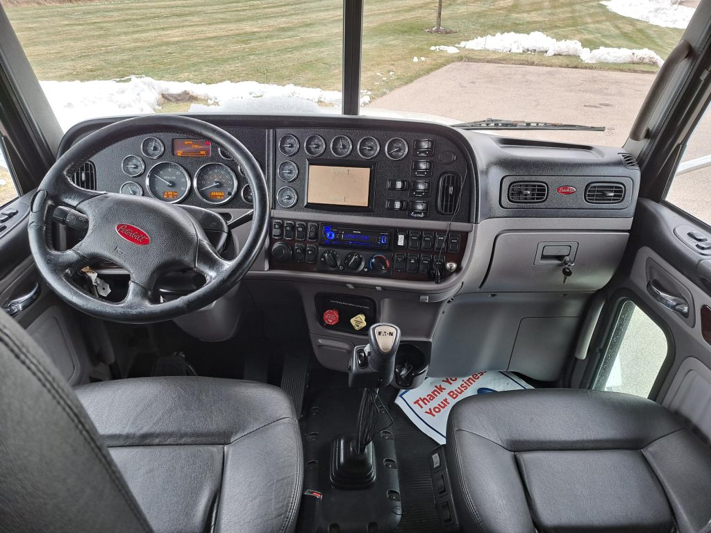 2013 PETERBILT 386 - Lakeside International Trucks
