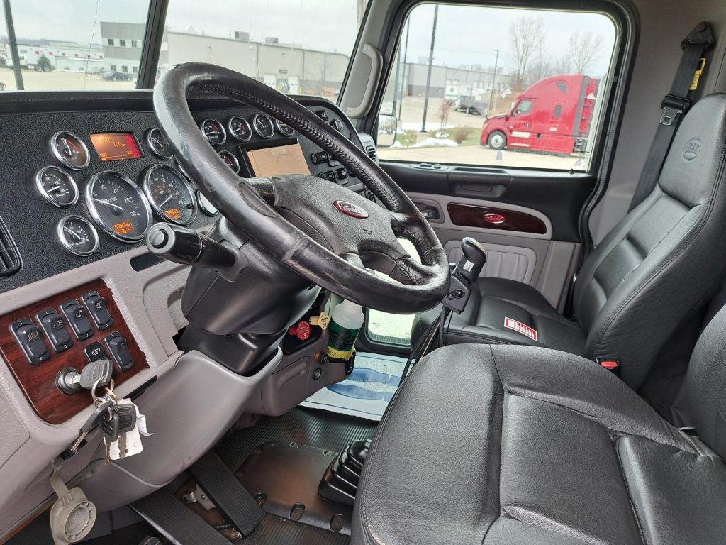 2013 PETERBILT 386 - Lakeside International Trucks